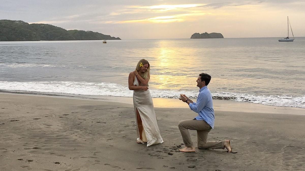 18 Best Romantic Proposals That Inspire You