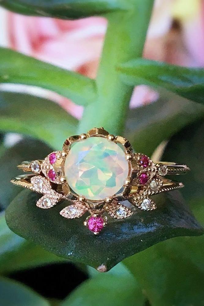 15 Gorgeous And Elegant Floral Engagement Rings