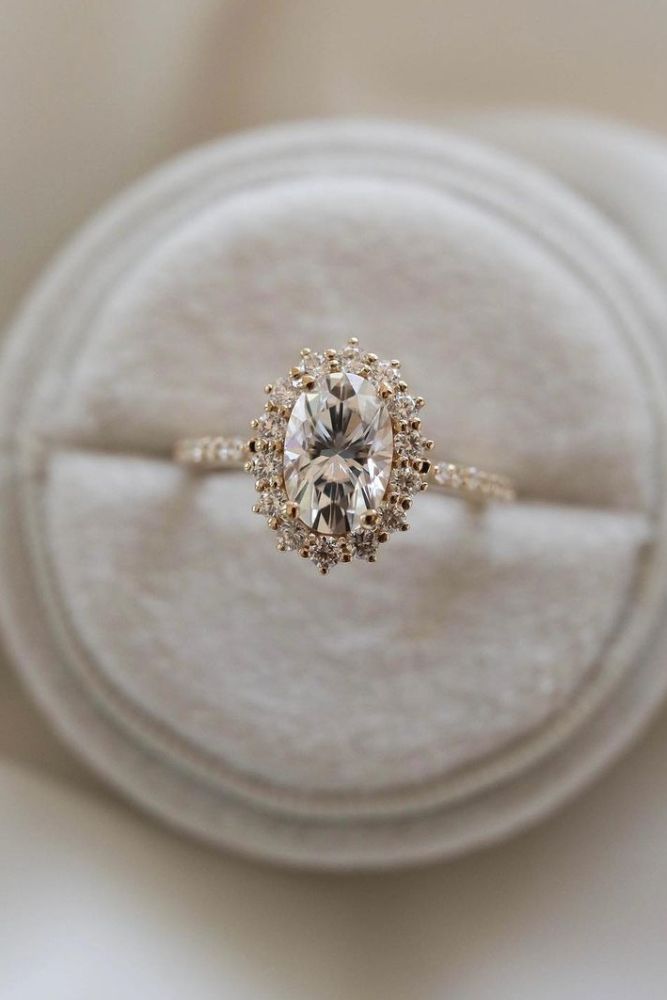 27 Oval Engagement Rings That Every Girl Dreams